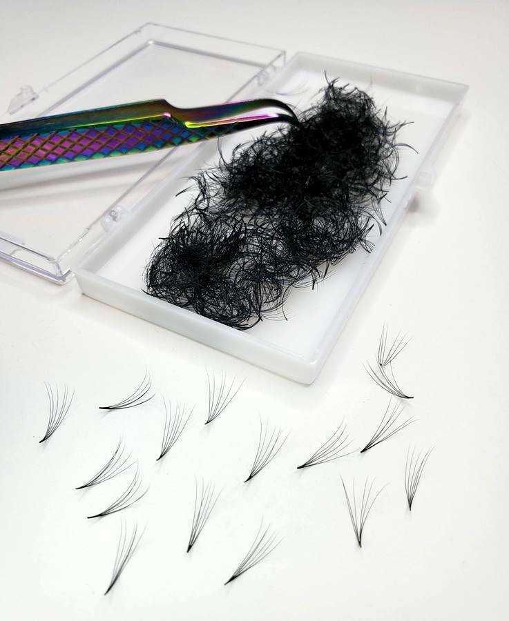 500 - 1,000 5D C/D .05/.07/.10mm Heat Bond Premade Mega Volume Fans ...